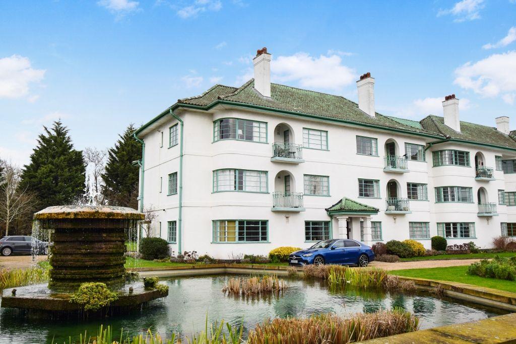 Pinner Court, Pinner 2 bed apartment for sale - £379,950