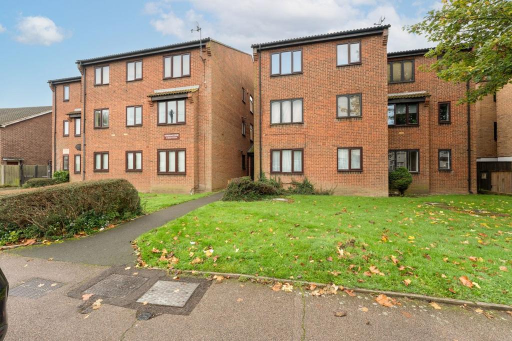 Birchanger Road, London SE25 1 bed apartment for sale - £180,000