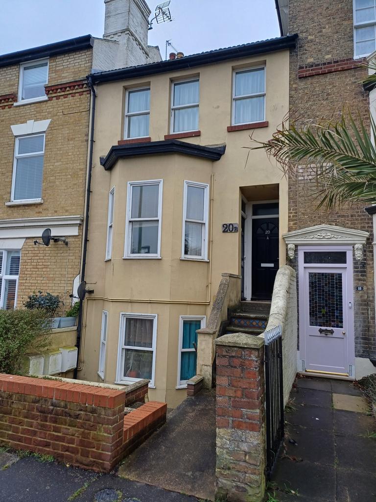 Pakefield Road, Lowestoft NR33 1 bed flat - £600 pcm (£138 pw)