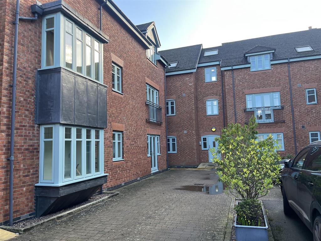 St. Johns Court, Bridgnorth 2 bed house - £850 pcm (£196 pw)