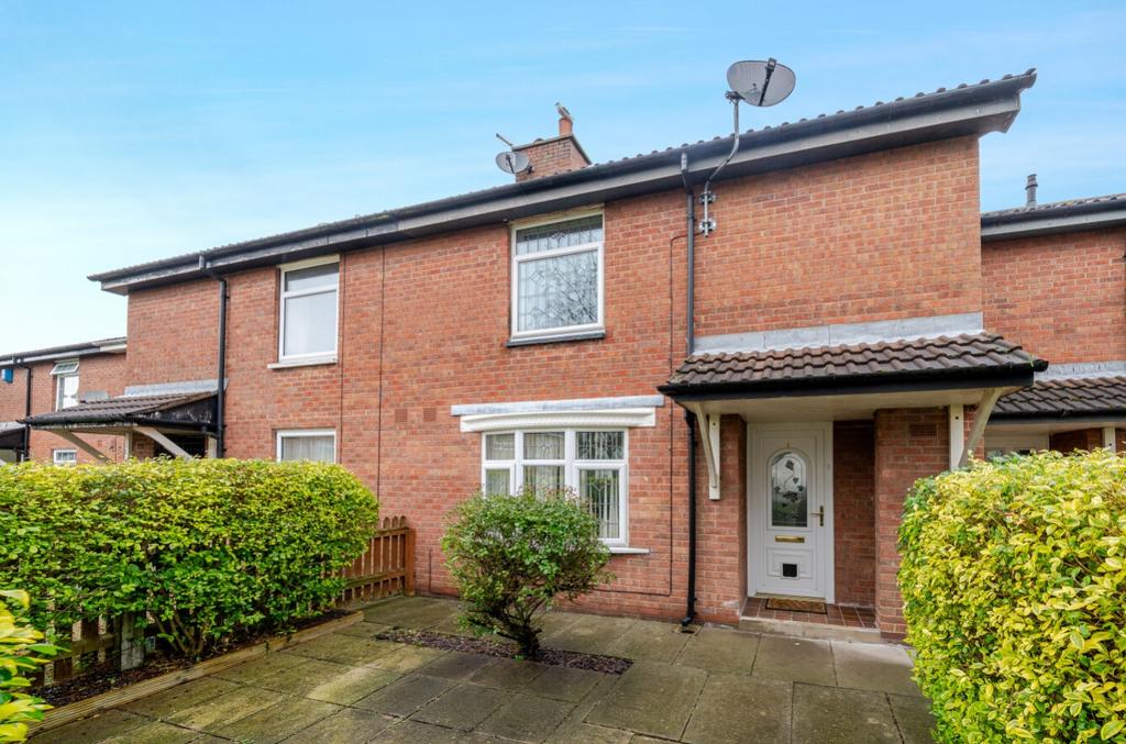 Victor Street, Grimsby, Lincolnshire... 2 bed terraced house - £89,950