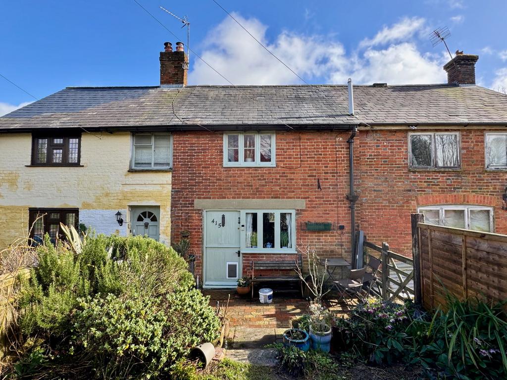 Worting Road, Basingstoke, RG23 8PR 2 bed cottage for sale - £220,000