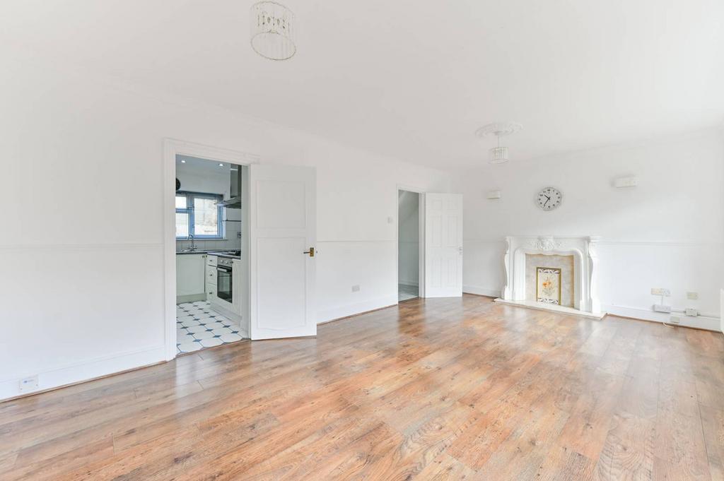 Elmside, Croydon, CR0 3 bed terraced house - £2,000 pcm (£462 pw)