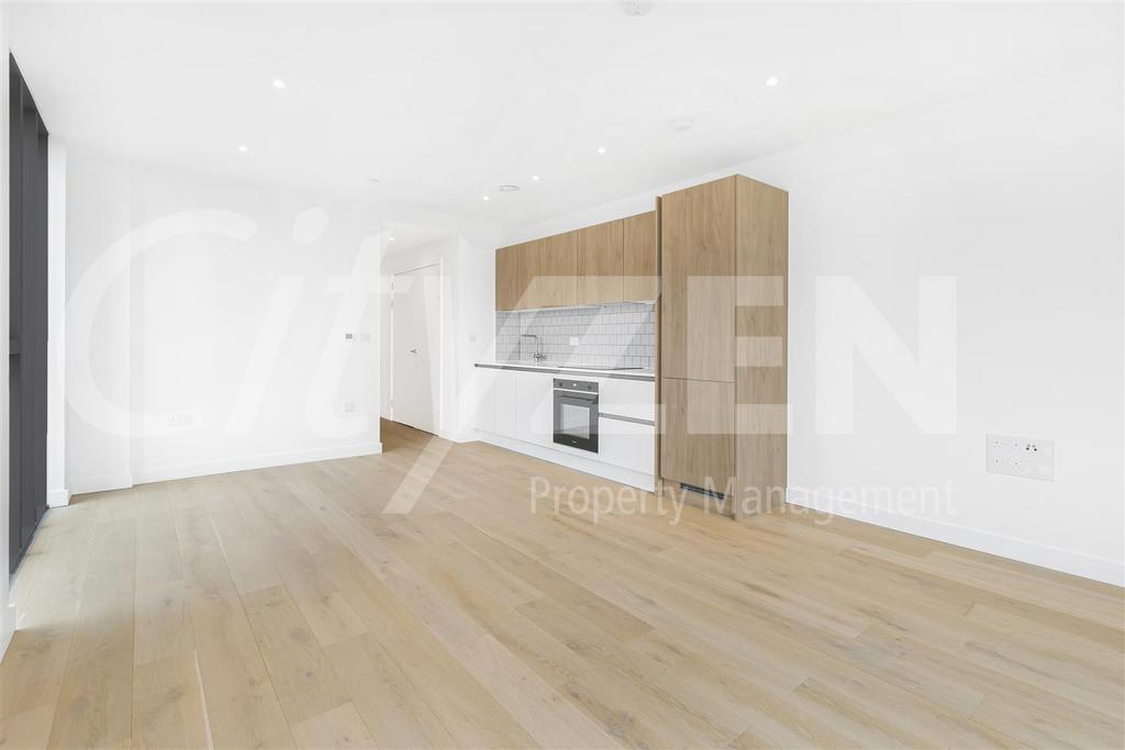 37 Clarendon Road, Watford WD17 Studio - £1,387 pcm (£320 pw)