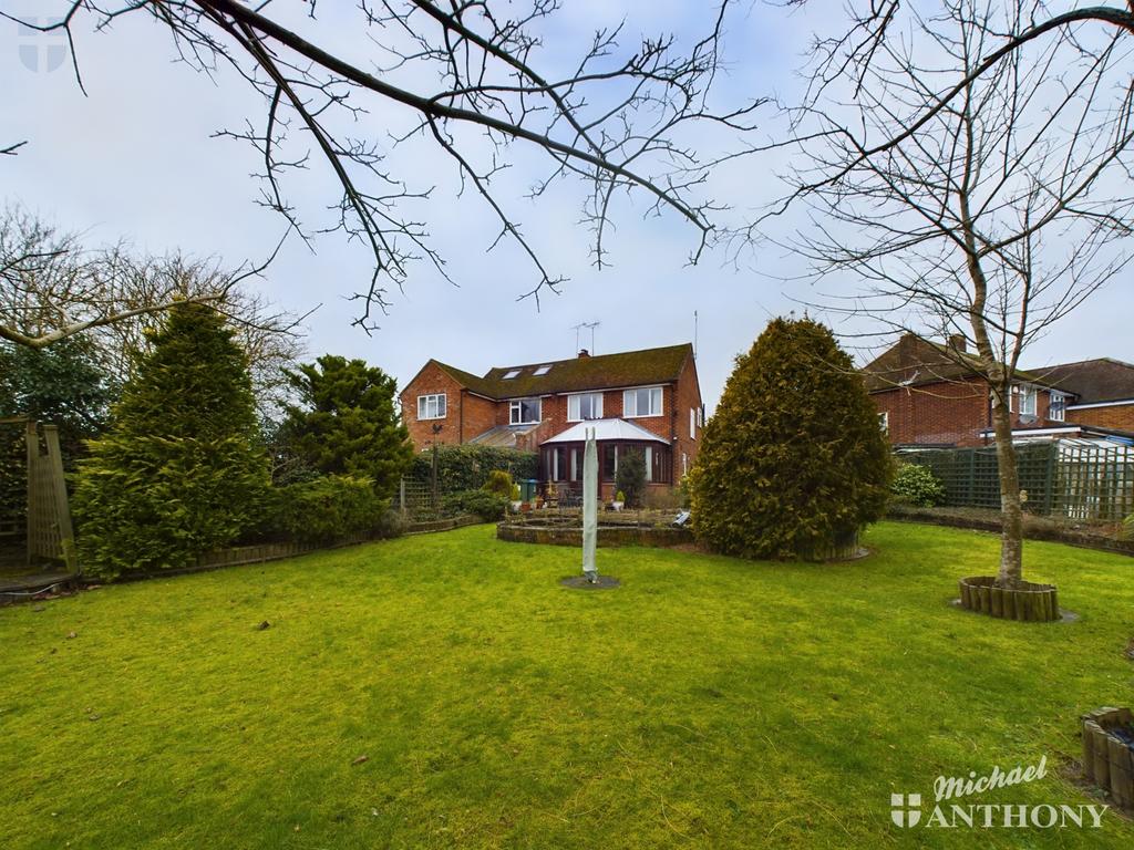Broughton Close, Bierton, Aylesbury 3 bed semi-detached house for sale ...