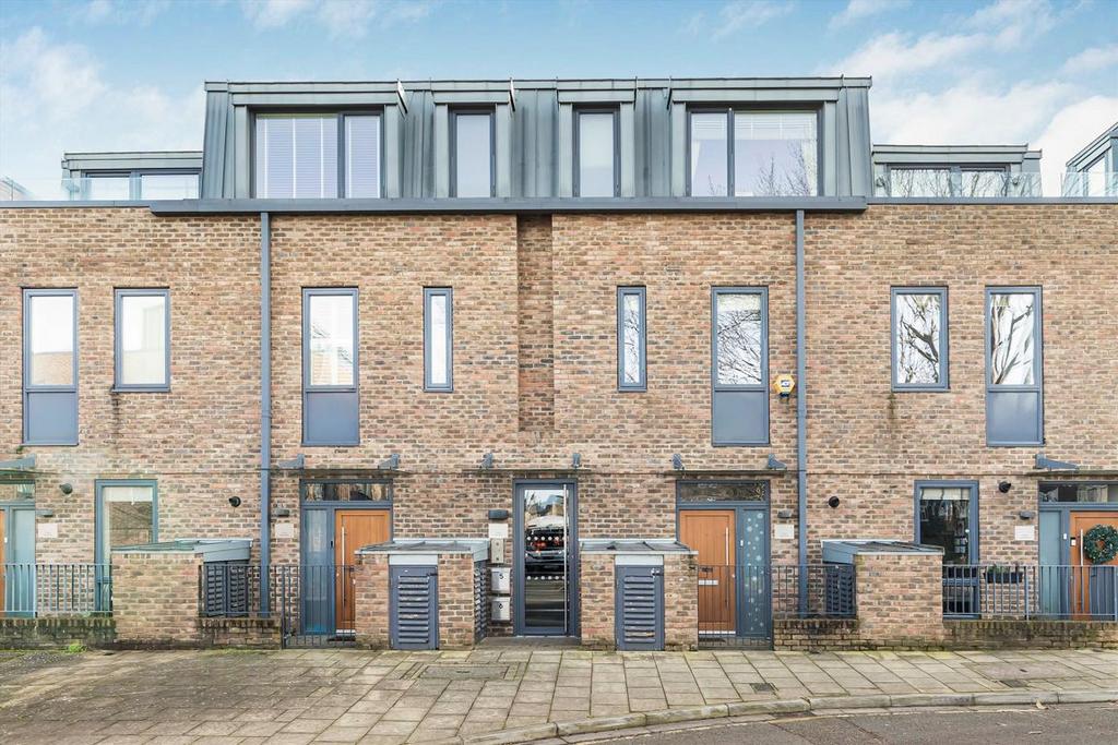 Gideon Road, London SW11 2 bed flat - £625,000