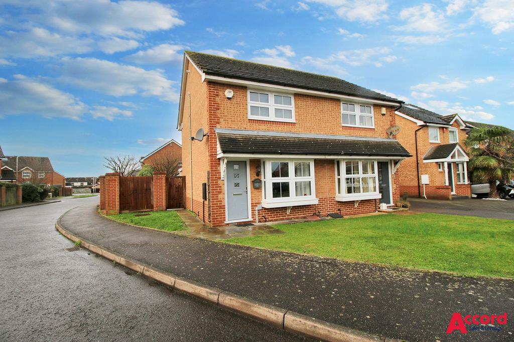 Whitmore Avenue, Harold Wood, RM3 2 bed semi-detached house to rent - £ ...