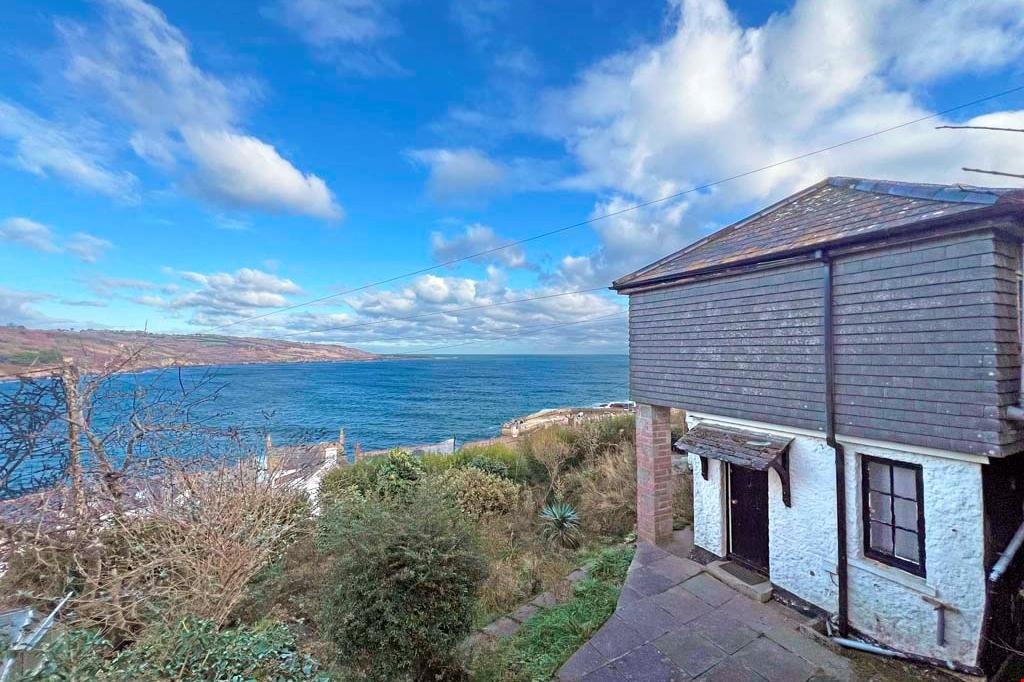 Coverack, Nr. Helston, Cornwall 3 bed detached house - £350,000