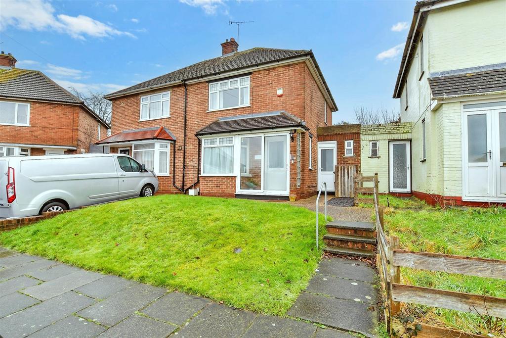 Carnation Road, Strood, Rochester, Kent 2 bed link detached house - £ ...