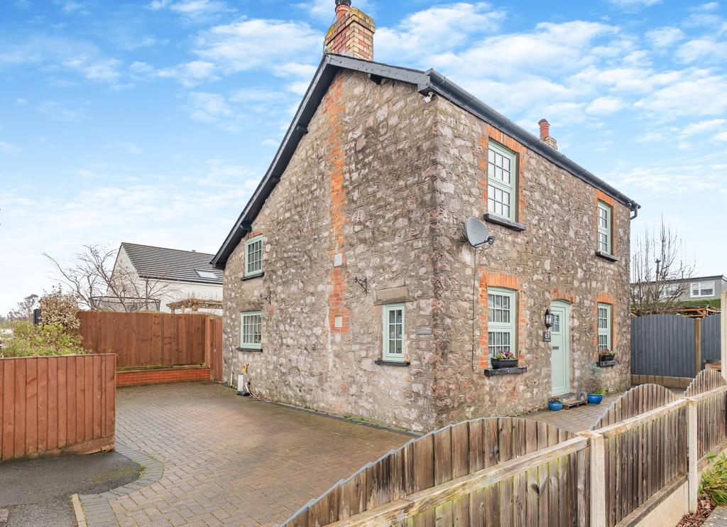 Sandy Lane, Caldicot 3 bed detached house - £400,000
