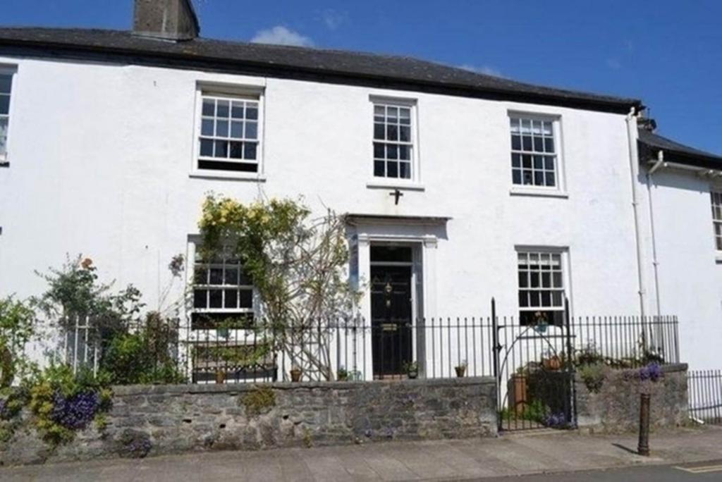 Elliott Plain, Buckfastleigh TQ11 4 bed terraced house for sale - £295,000