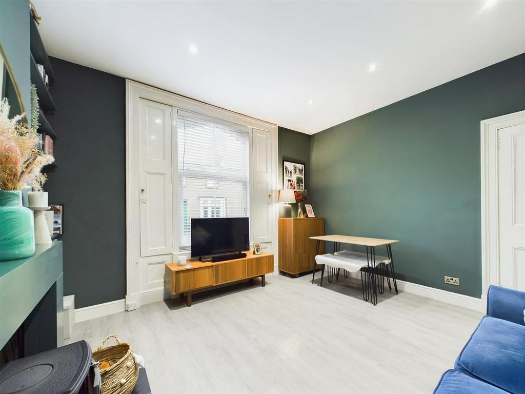 Priory Place, Perth PH2 1 bed flat for sale - £123,500