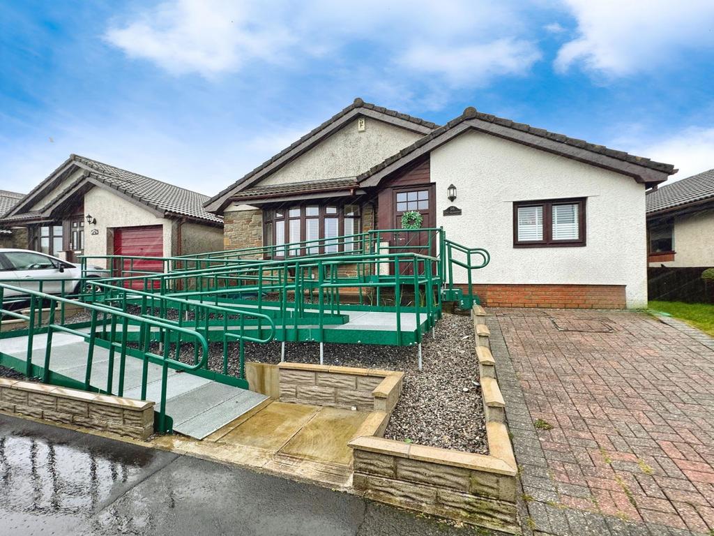 The Meadows, Neath SA11 3 bed detached house for sale - £270,000