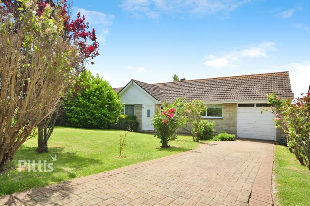 Solent Hill Freshwater PO40 2 bed detached bungalow - £1,000 pcm (£231 pw)