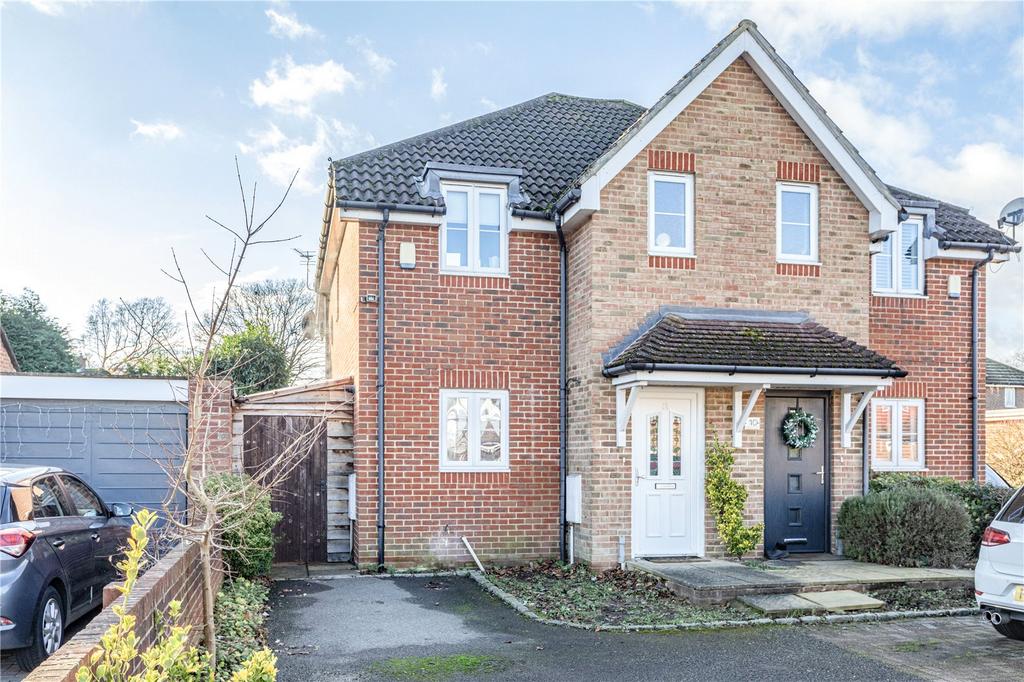 Pinewood Grove, New Haw, Addlestone... 3 bed semi-detached house for ...