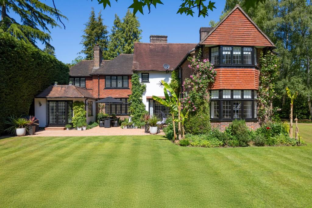 Horseshoe Lane, Ash Vale, Surrey 5 bed detached house for sale - £1,500,000