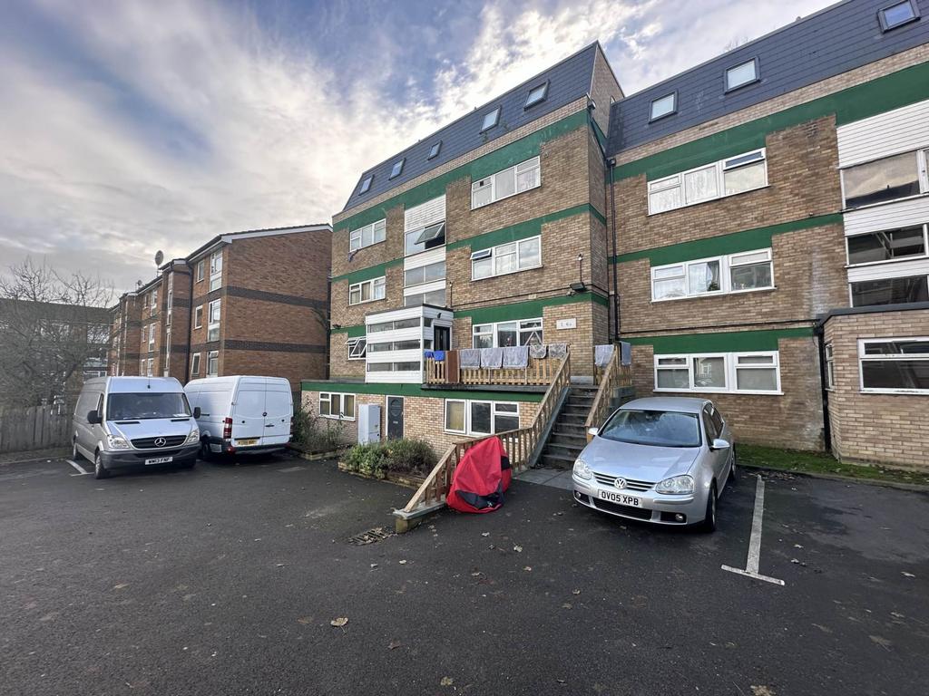 Brook Street, Luton LU3 1 bed flat - £800 pcm (£185 pw)