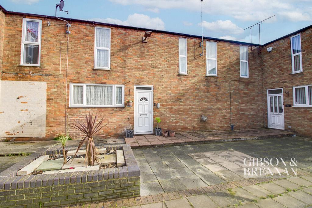 Beeston Courts, Basildon, SS15 3 bed terraced house for sale - £300,000