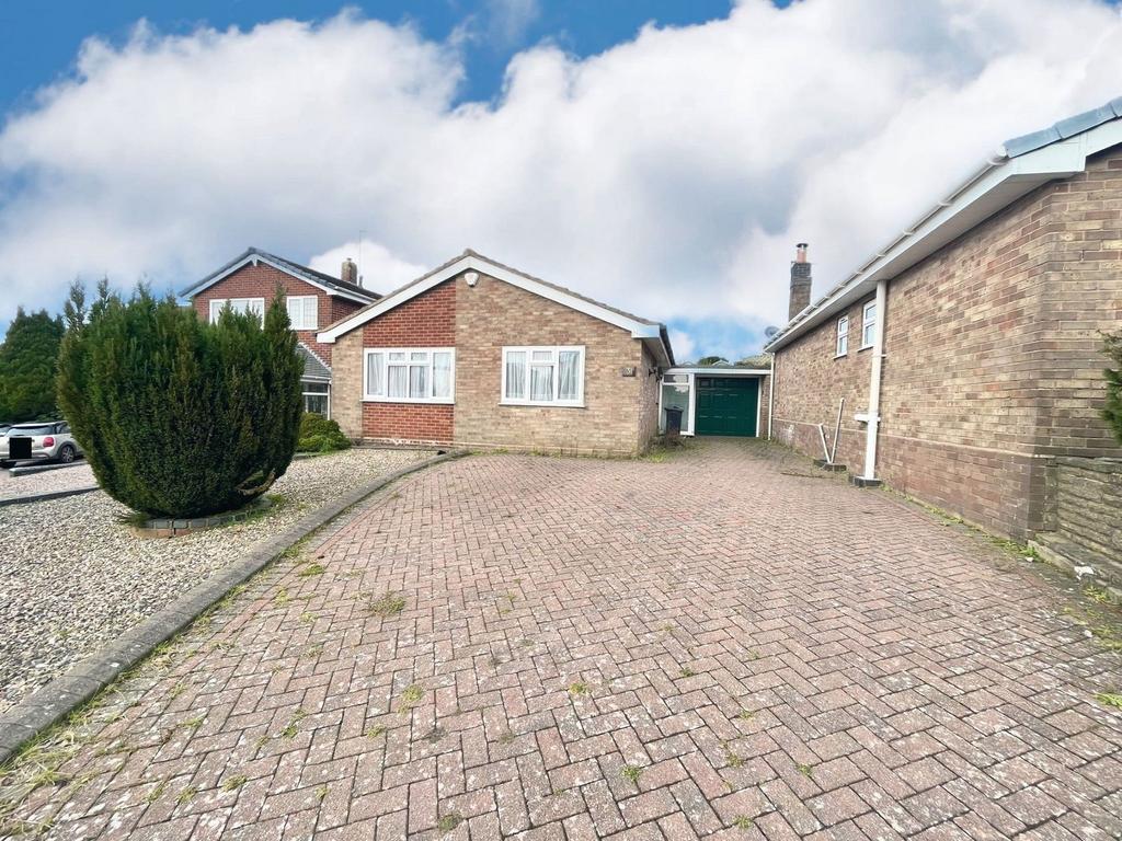 Hoylake Drive, Oldbury B69 2 bed detached bungalow - £310,000