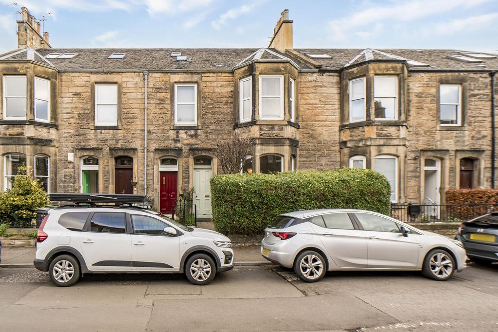 Ryehill Gardens, Edinburgh EH6 2 bed flat for sale - £280,000