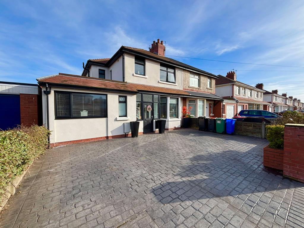 Richmond Avenue, Cleveleys FY5 4 bed semi-detached house - £280,000