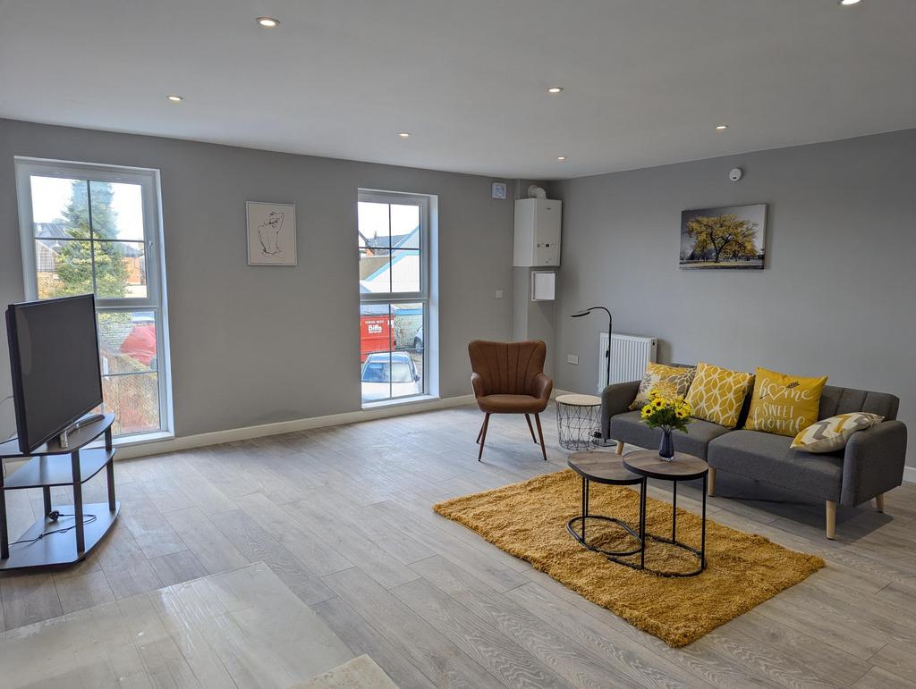 Queen Street, Kettering, NN16 1 bed flat - £850 pcm (£196 pw)