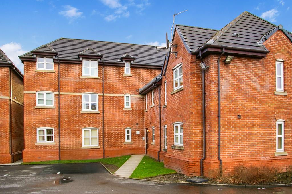 Chorley Road, Westhoughton, Bolton, BL5 2 bed flat for sale - £100,000