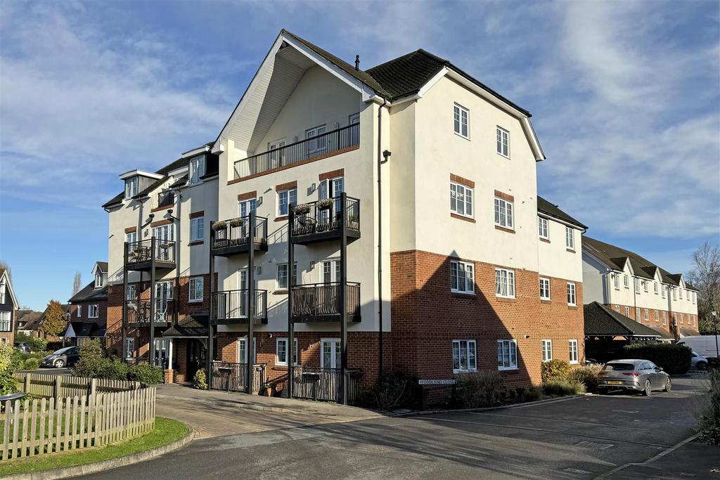 Godalming *25% Shared Ownership* 2 bed flat for sale - £82,375