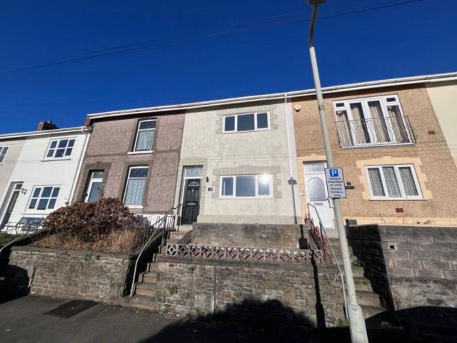 46 Windmill Terrace St Thomas Swansea 3 bed terraced house - £1,100 pcm (£254 pw)