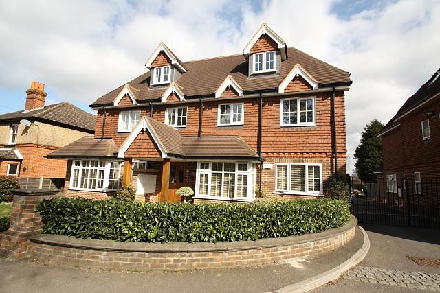 Send, Woking GU23 1 bed flat to rent - £1,250 pcm (£288 pw)
