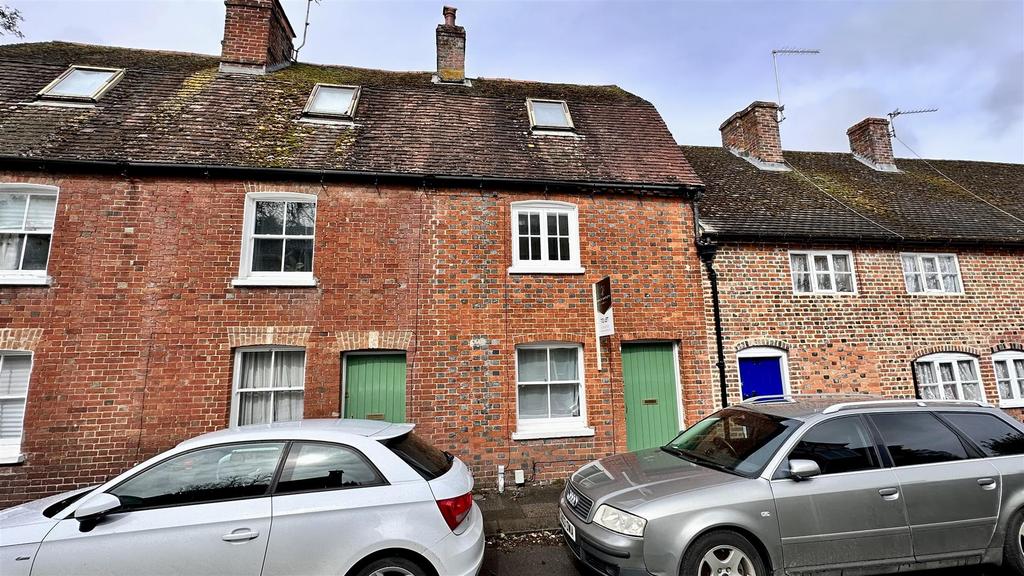 Priory Road, Wantage OX12 2 bed terraced house - £1,400 pcm (£323 pw)