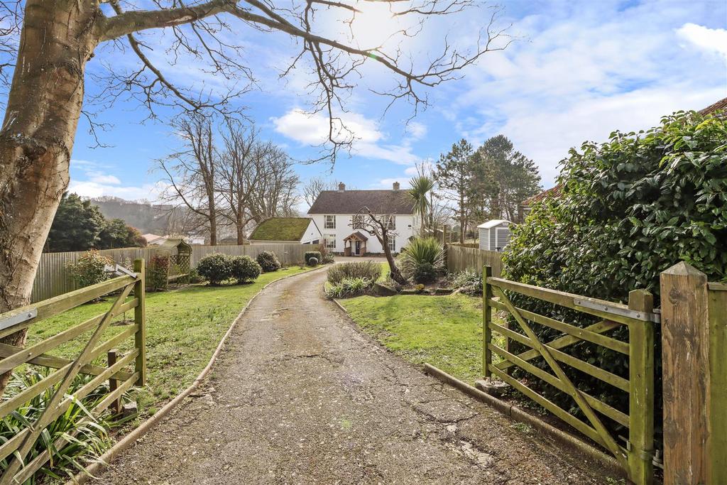 Heighton Road, South Heighton 5 bed detached house - £825,000