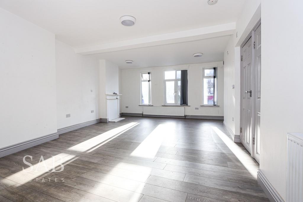 The Broadway, Greenford, UB6 Studio to rent - £1,250 pcm (£288 pw)