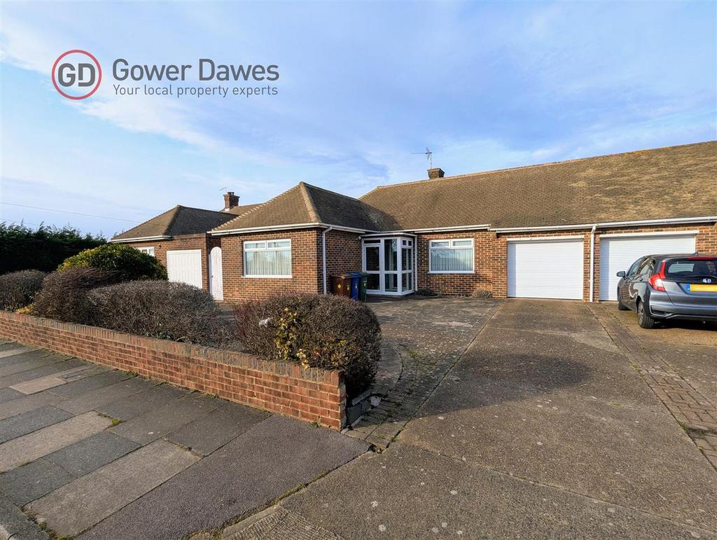 Orsett Heath Crescent, Orsett Heath 2 bed bungalow for sale - £400,000