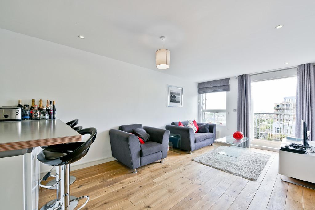 RESTELL WAY, LONDON SE3 1 bed apartment - £1,800 pcm (£415 pw)