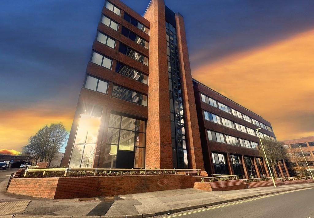 Normandy House, Basingstoke RG21 2 bed apartment - £1,375 pcm (£317 pw)