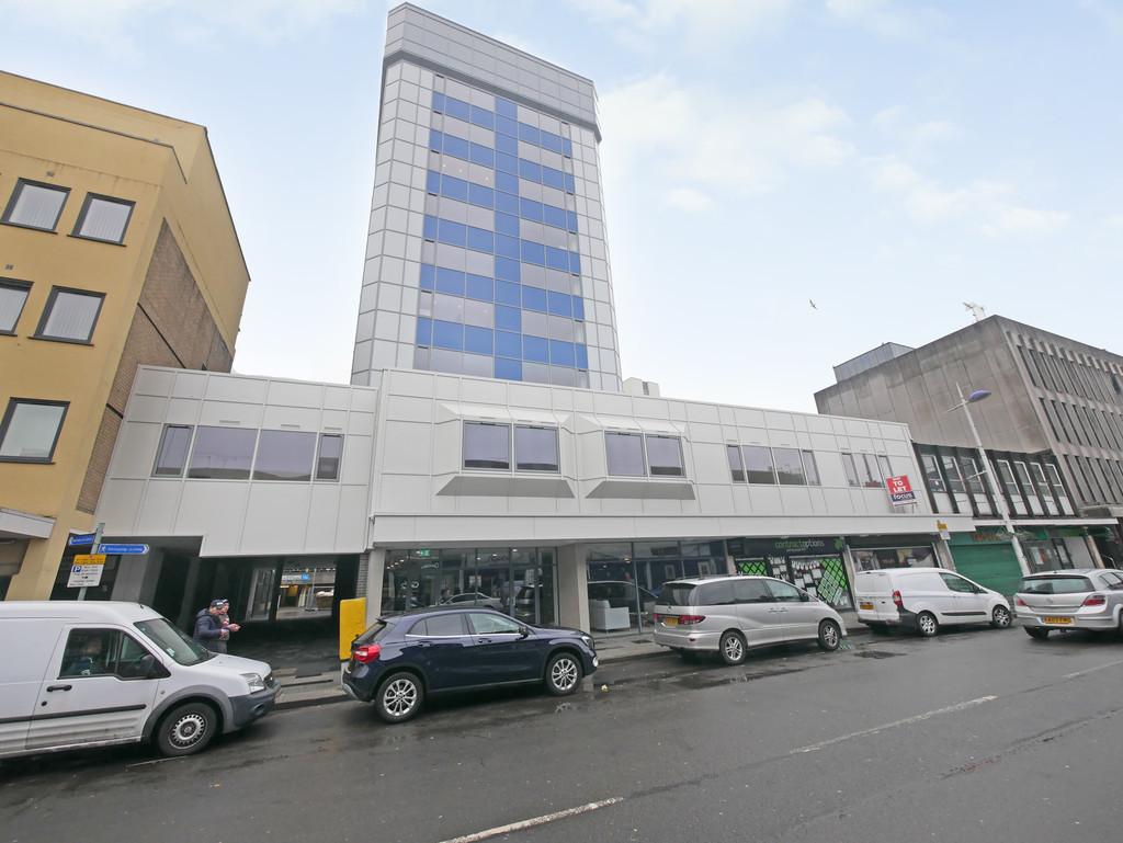 High Street, Slough SL1 Studio to rent - £1,050 pcm (£242 pw)