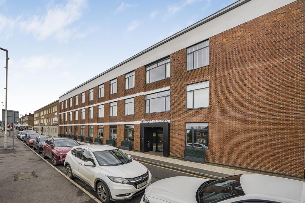 Field End Road, Ruislip HA4 1 bed apartment - £1,400 pcm (£323 pw)