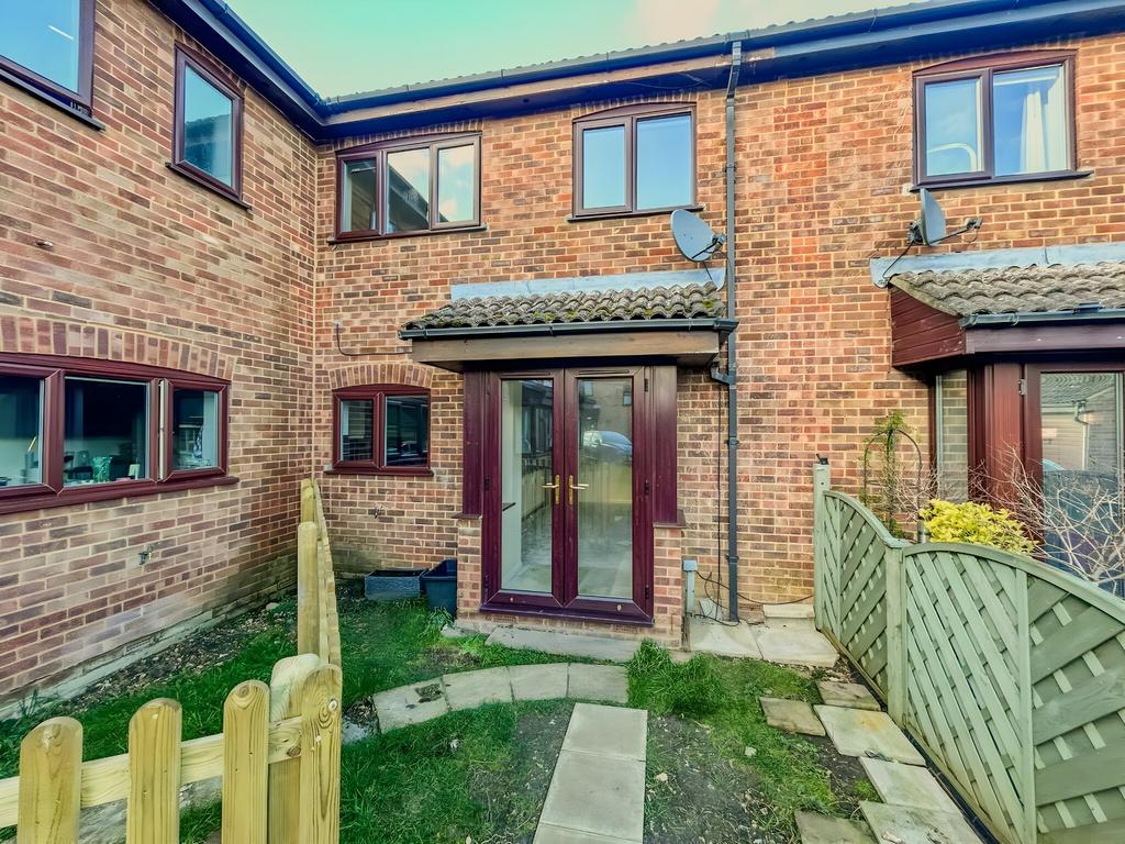 2 Bedroom House To Let - HP13 2 bed terraced house - £1,600 pcm (£369 pw)