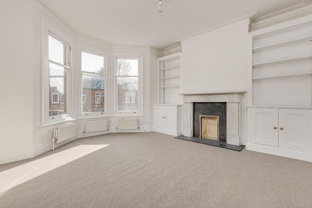 Radbourne Road, Balham, London 2 bed maisonette to rent - £2,500 pcm (£ ...