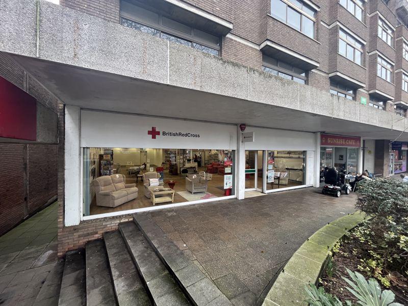 LOCK UP SHOP TO RENT Property to rent - £2,500 pcm (£577 pw)