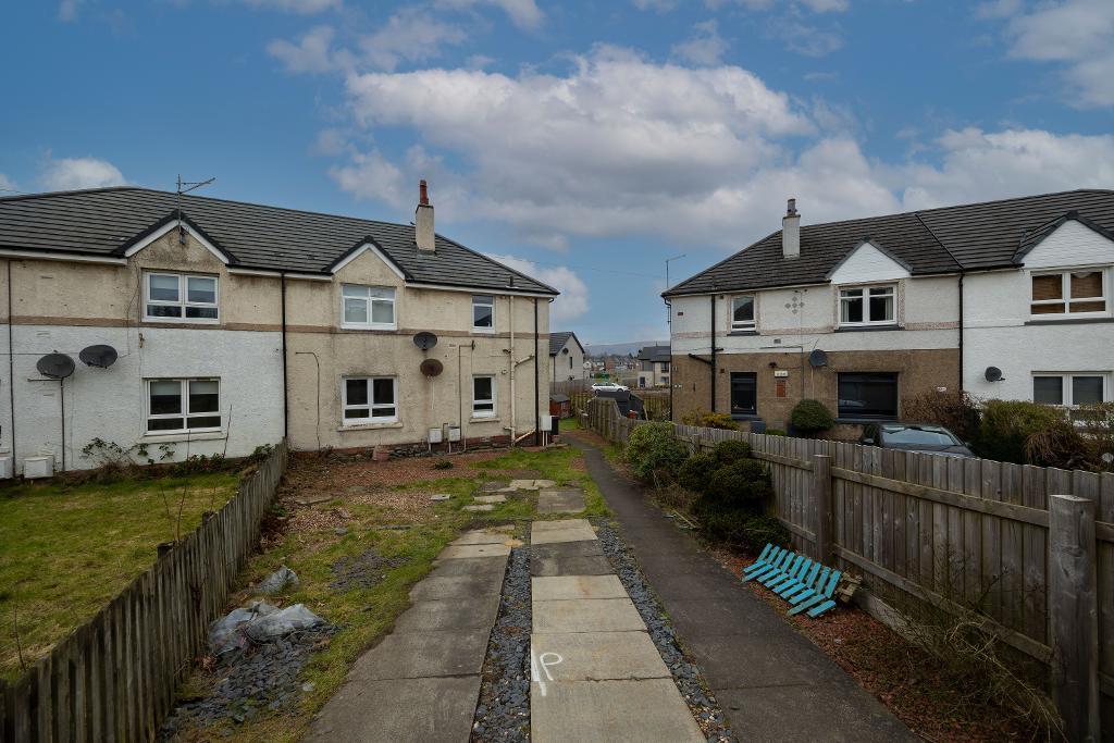 Lenzie G66 2 bed flat for sale - £104,995