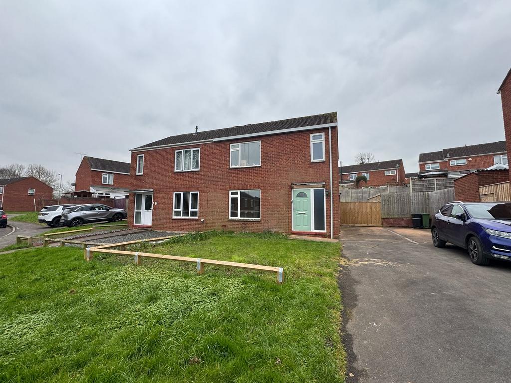 Hazel Close, Taunton TA1 3 bed house - £1,300 pcm (£300 pw)