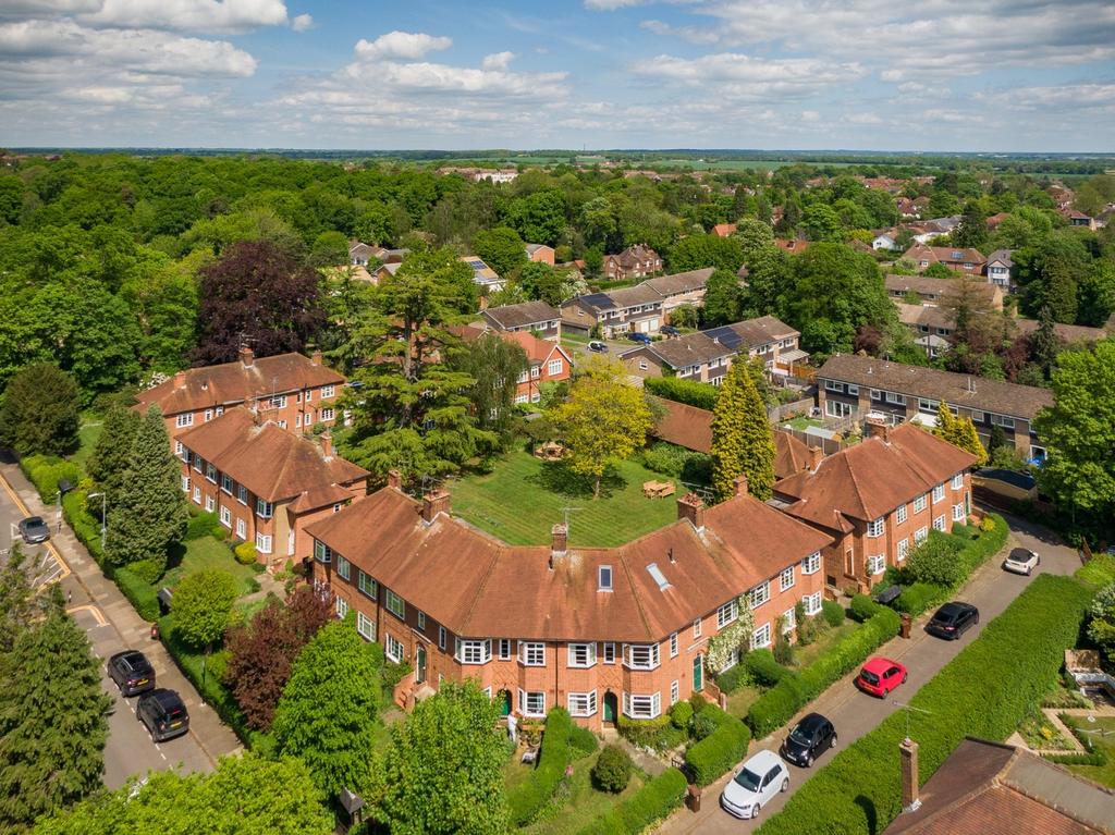 Sandpit Lane, Hertfordshire AL1 2 bed apartment - £350,000