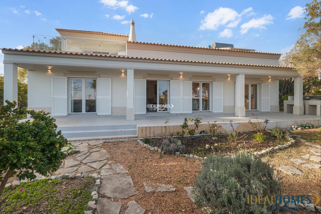 Almancil, Algarve 3 bed villa - £1,524,922* (€1,750,000)