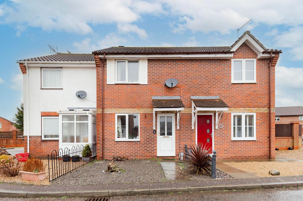 Harry Blunt Way, Scarning 2 bed terraced house - £175,000