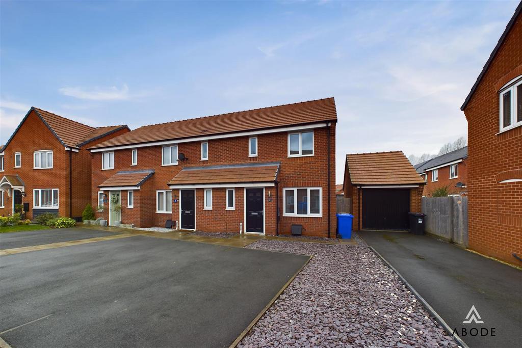 Pountain Close, Burton-On-Trent DE14 3 bed semi-detached house - £215,000