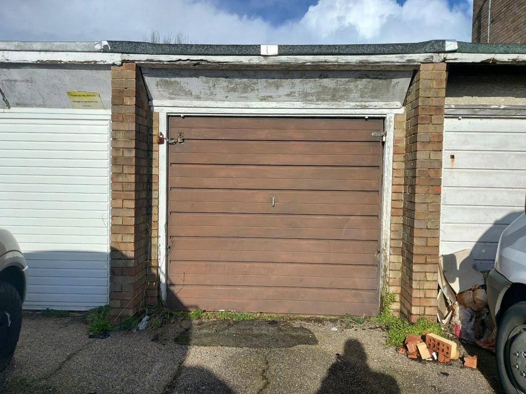 Purbrook Chase Precinct, Hampshire PO7 Garage for sale - £15,000
