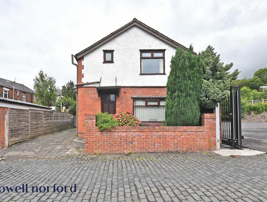 Gordon Street, Rochdale OL16 3 bed detached house - £180,000
