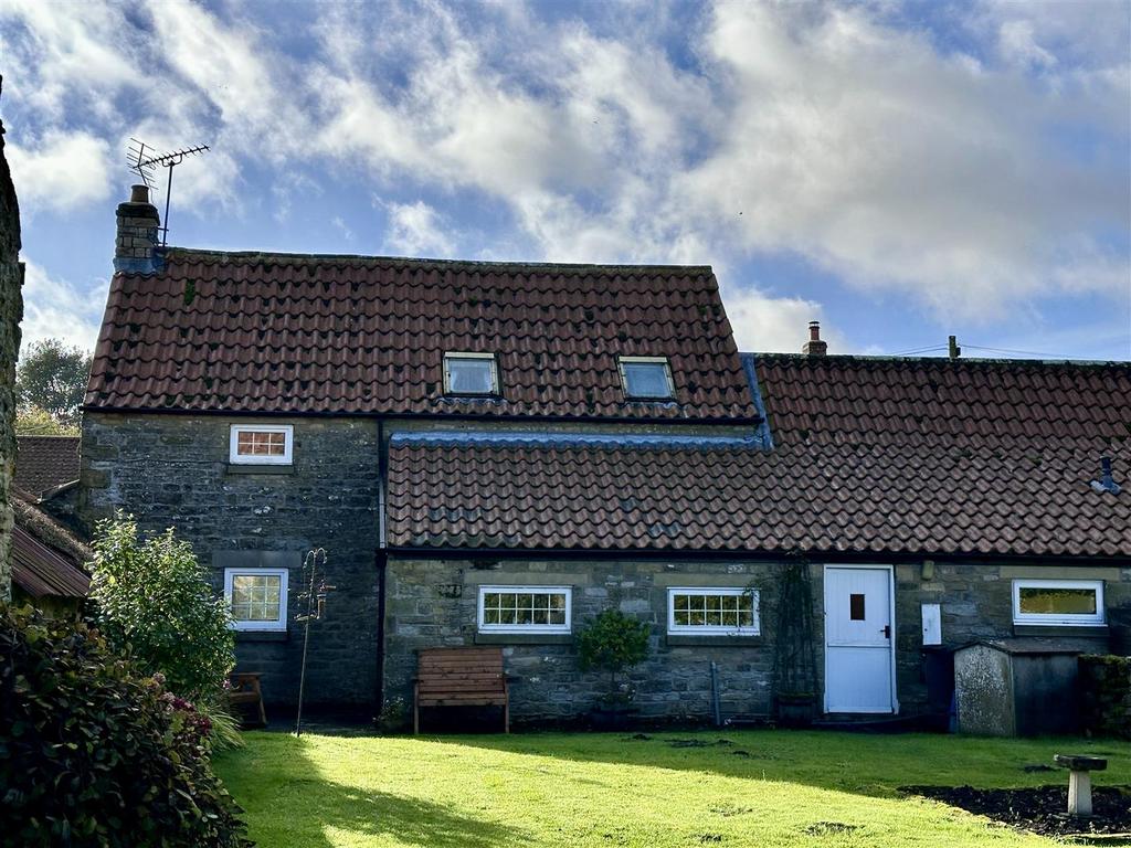 Lockton YO18 2 bed semi-detached house for sale - £270,000
